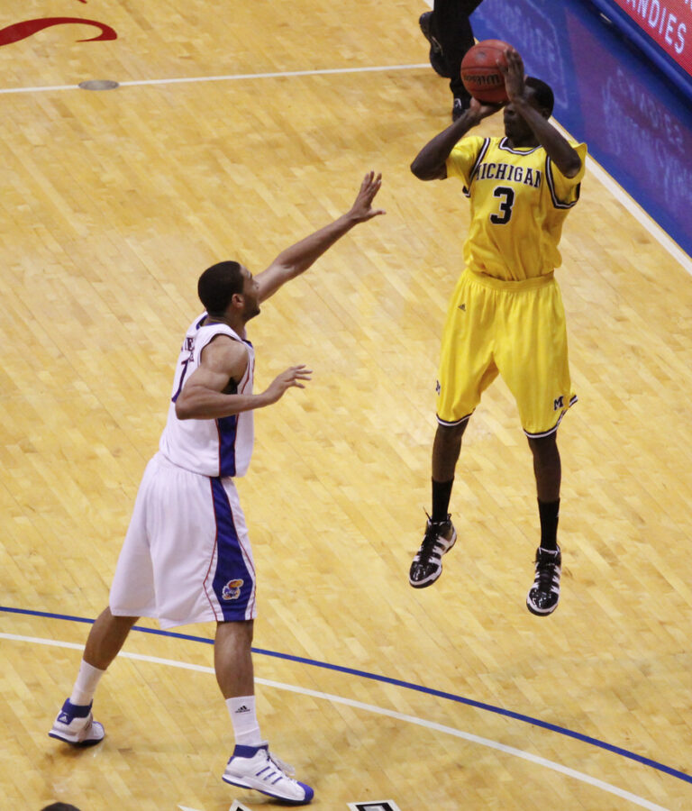 When does the three point zone appear in basketball - Sportcakes